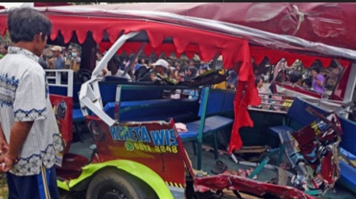 Sopir Odong-odong Tertabrak Kereta Jadi Tersangka, Pihak yang ... Sopir Odong-odong Tertabrak Kereta Jadi Tersangka, Pihak yang ...